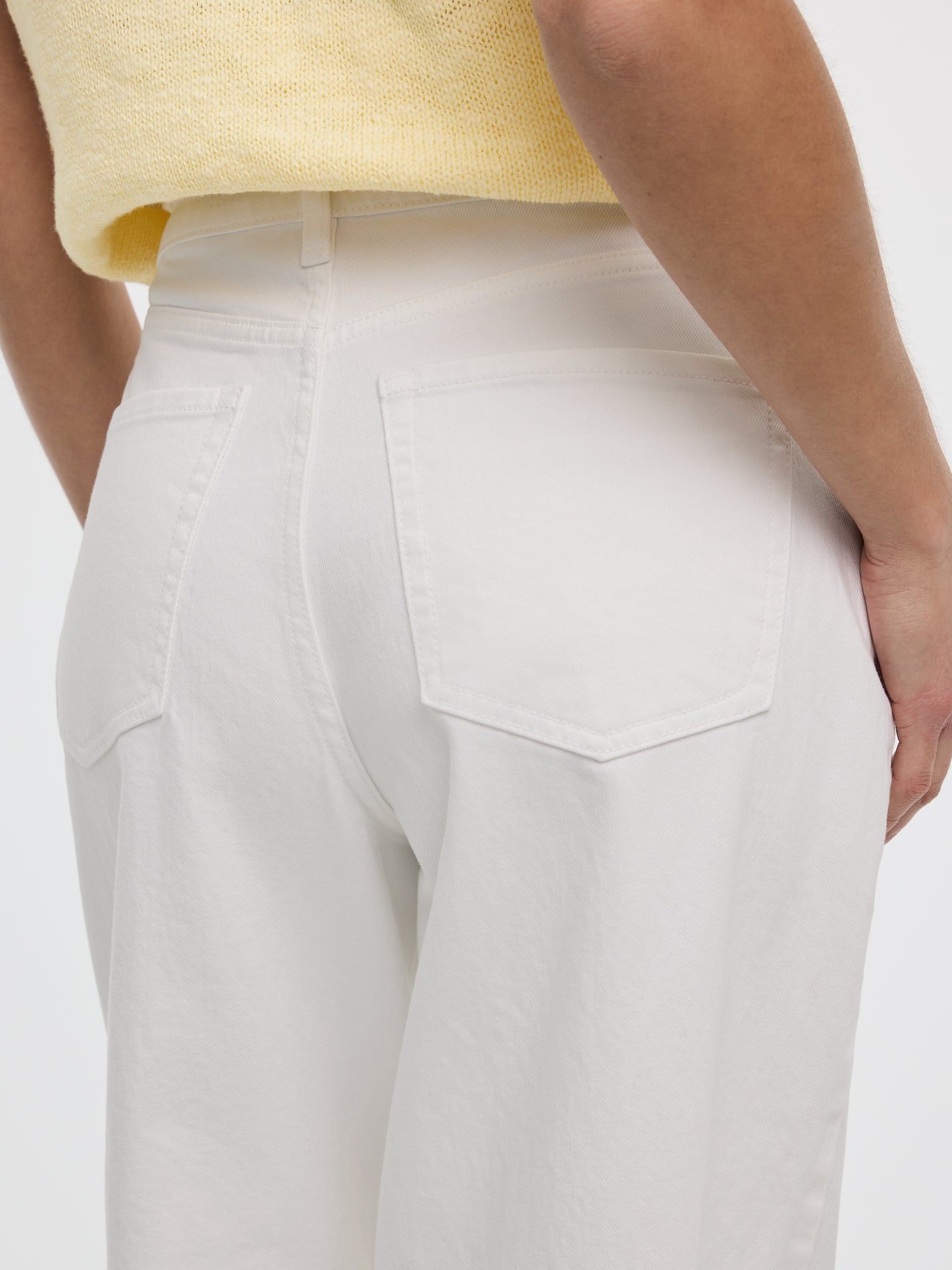 Jeans blancs pour femmes à taille haute avec jambes évasées – Coupe ...