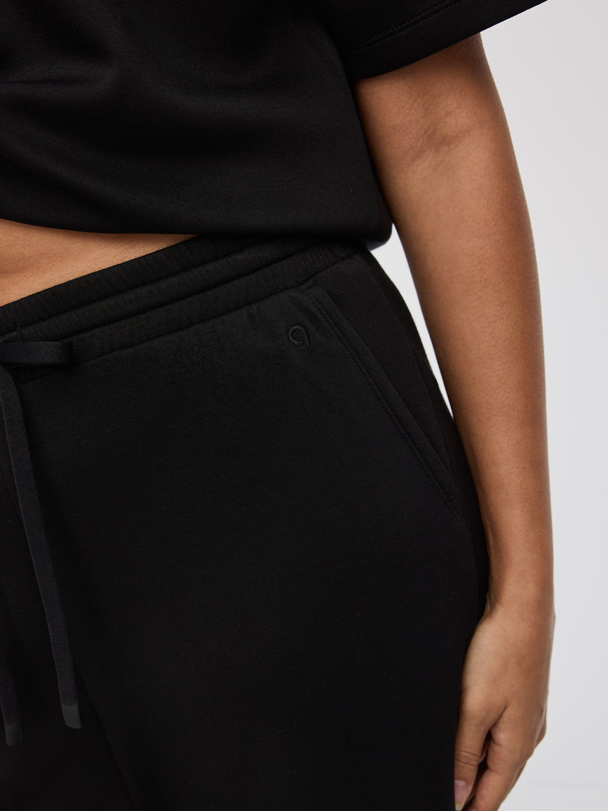 Women’s Cropped Wide-Leg Pants with Stretch Knit – HYLUX | Reitmans