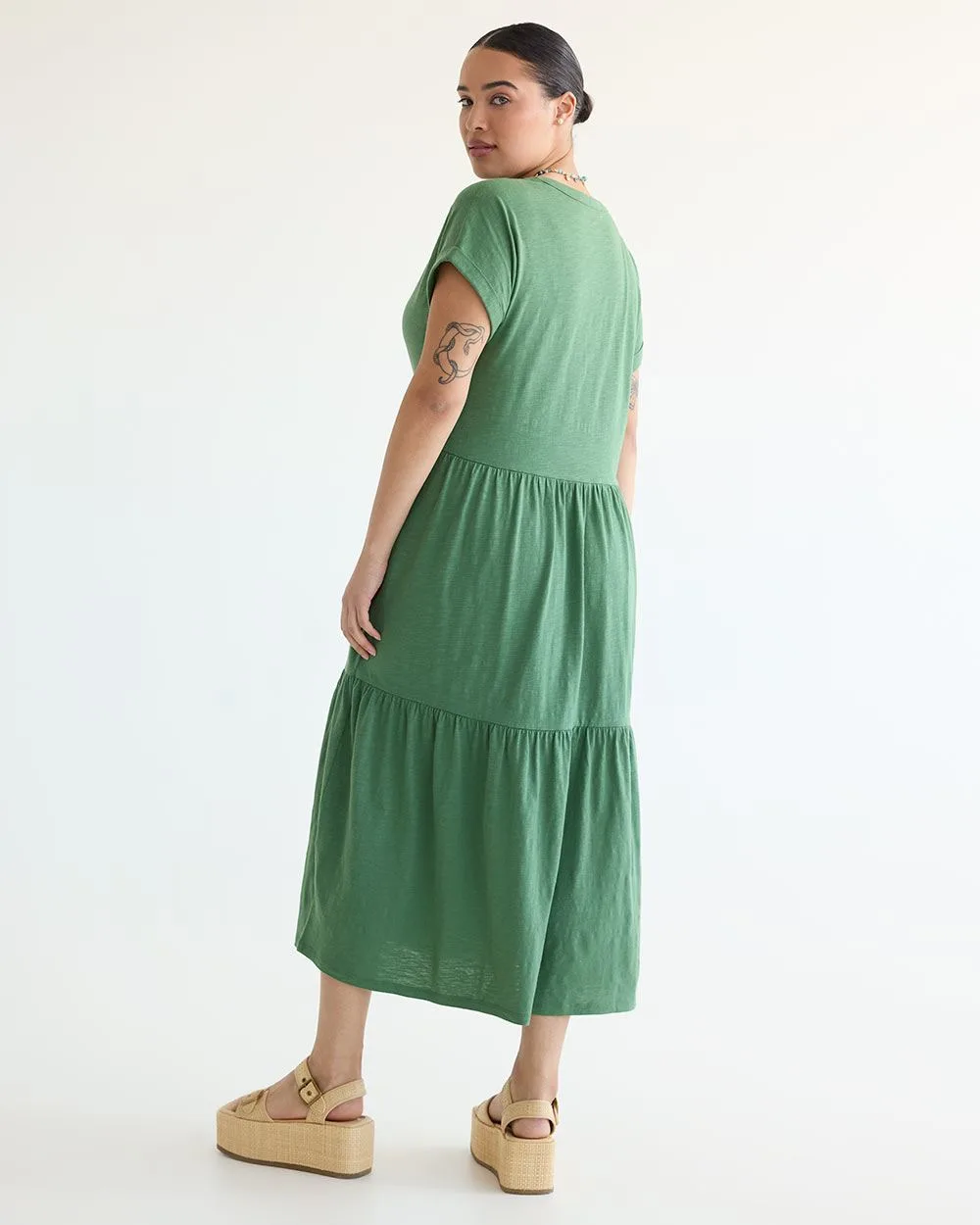 Short-Sleeve Tiered Midi Dress with Split Neckline | Reitmans