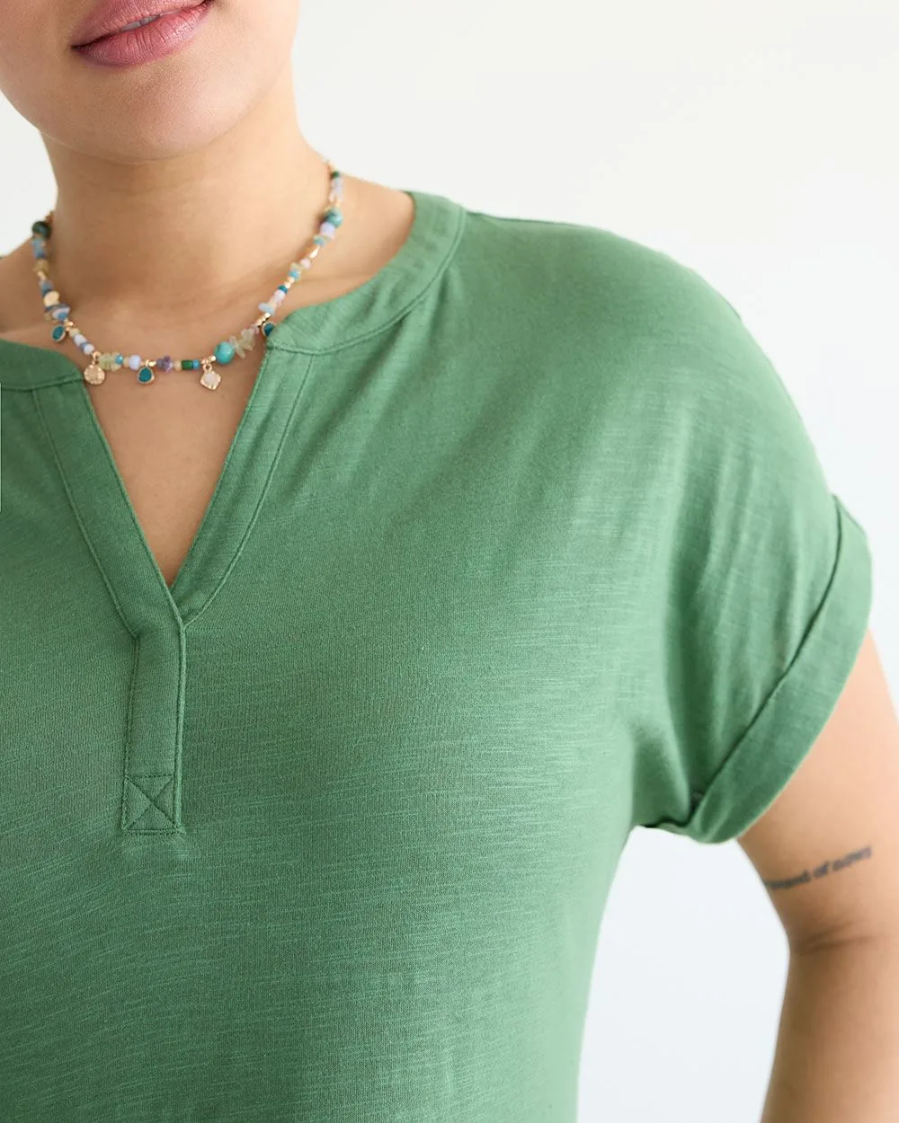 Short-Sleeve Tiered Midi Dress with Split Neckline | Reitmans